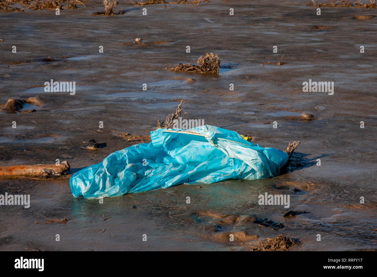 Deflated balloons at a beach hi-res stock photography and images - Alamy