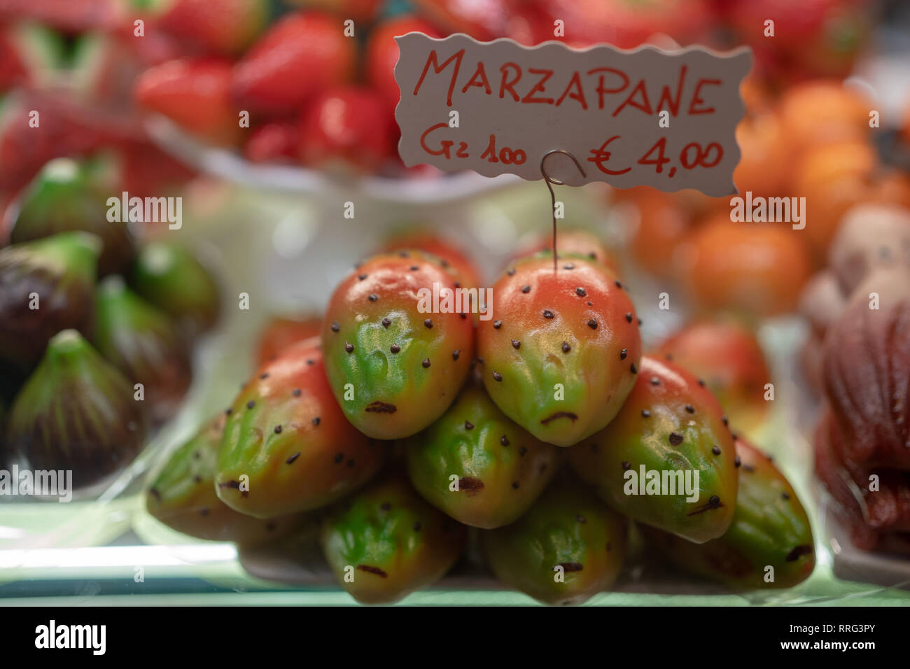 Italian marzipan hi-res stock photography and images - Alamy