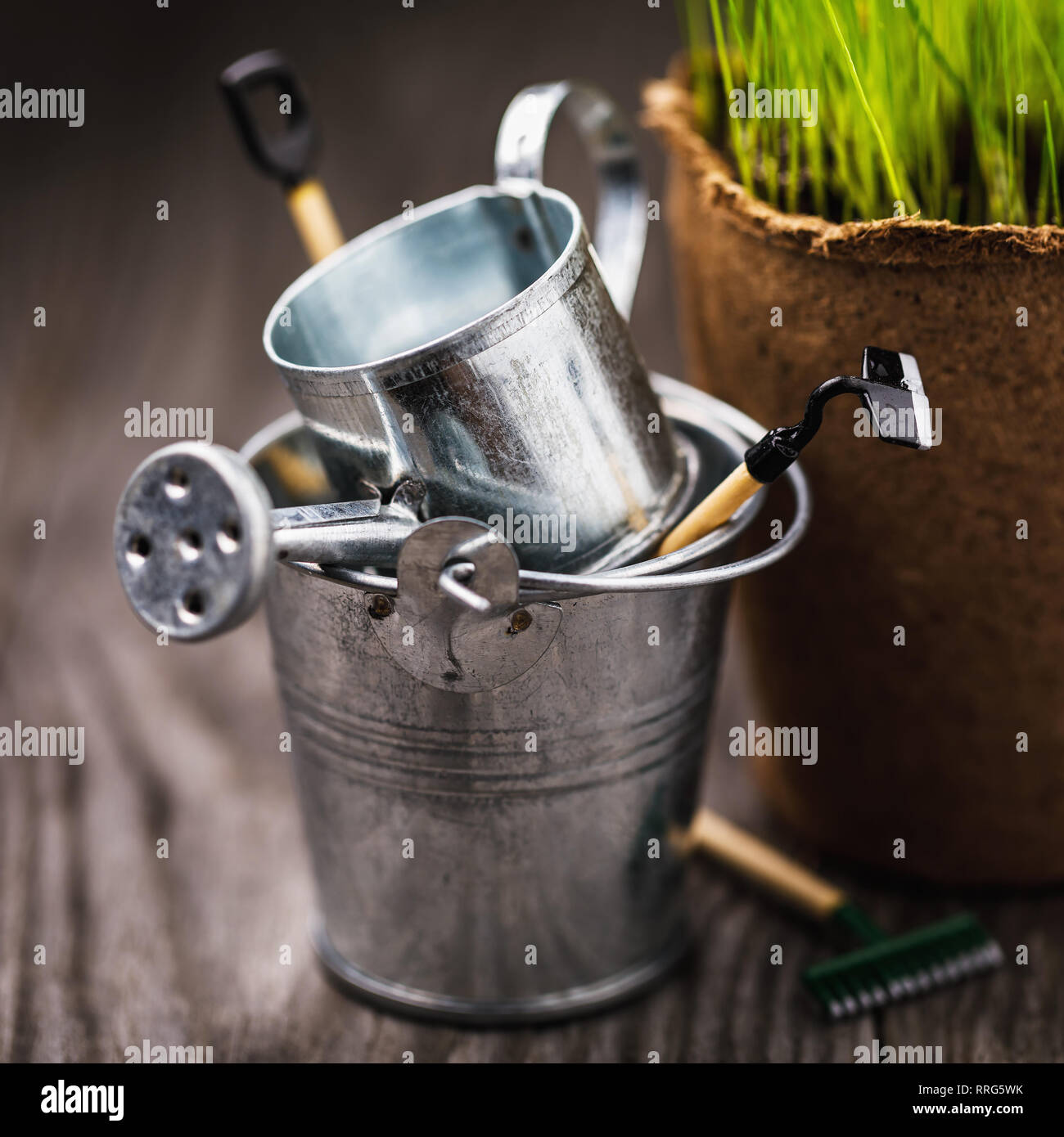 Metal bucket and spade hi-res stock photography and images - Alamy
