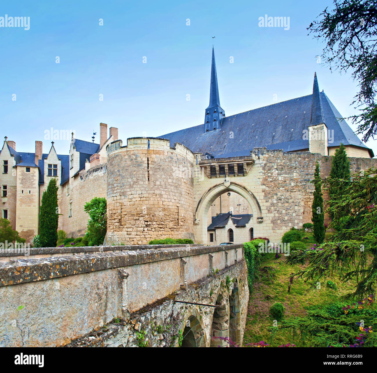 Arched stone bridge and entrance to the majestic Château de Montreuil ...