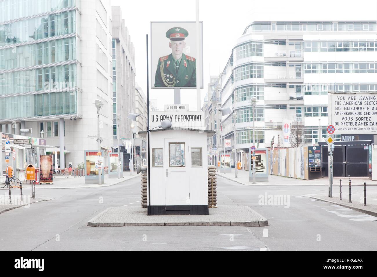 Checkpoint charlie berlin hi-res stock photography and images - Alamy