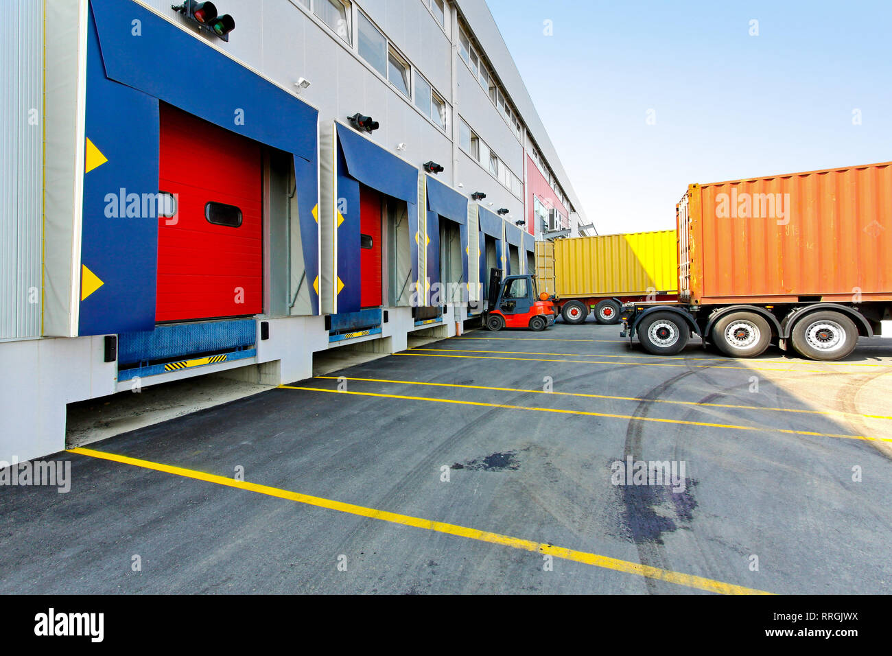 Loading dock trucks hi-res stock photography and images - Alamy