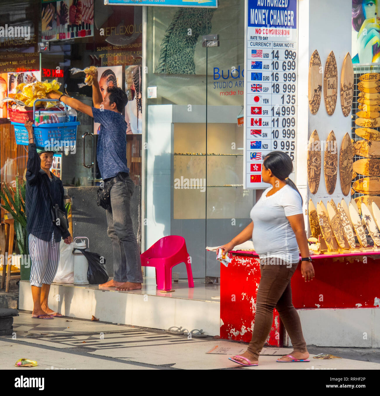 Man Head Load Basket High Resolution Stock Photography and Images - Alamy