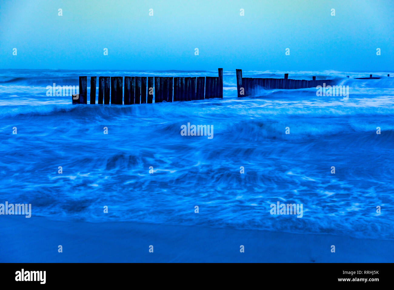 Ostfriesland, Insel Wangerooge, Winter, Strand, Sturm, Buhnen ...