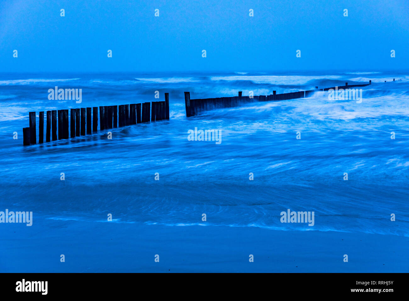 Ostfriesland, Insel Wangerooge, Winter, Strand, Sturm, Buhnen ...