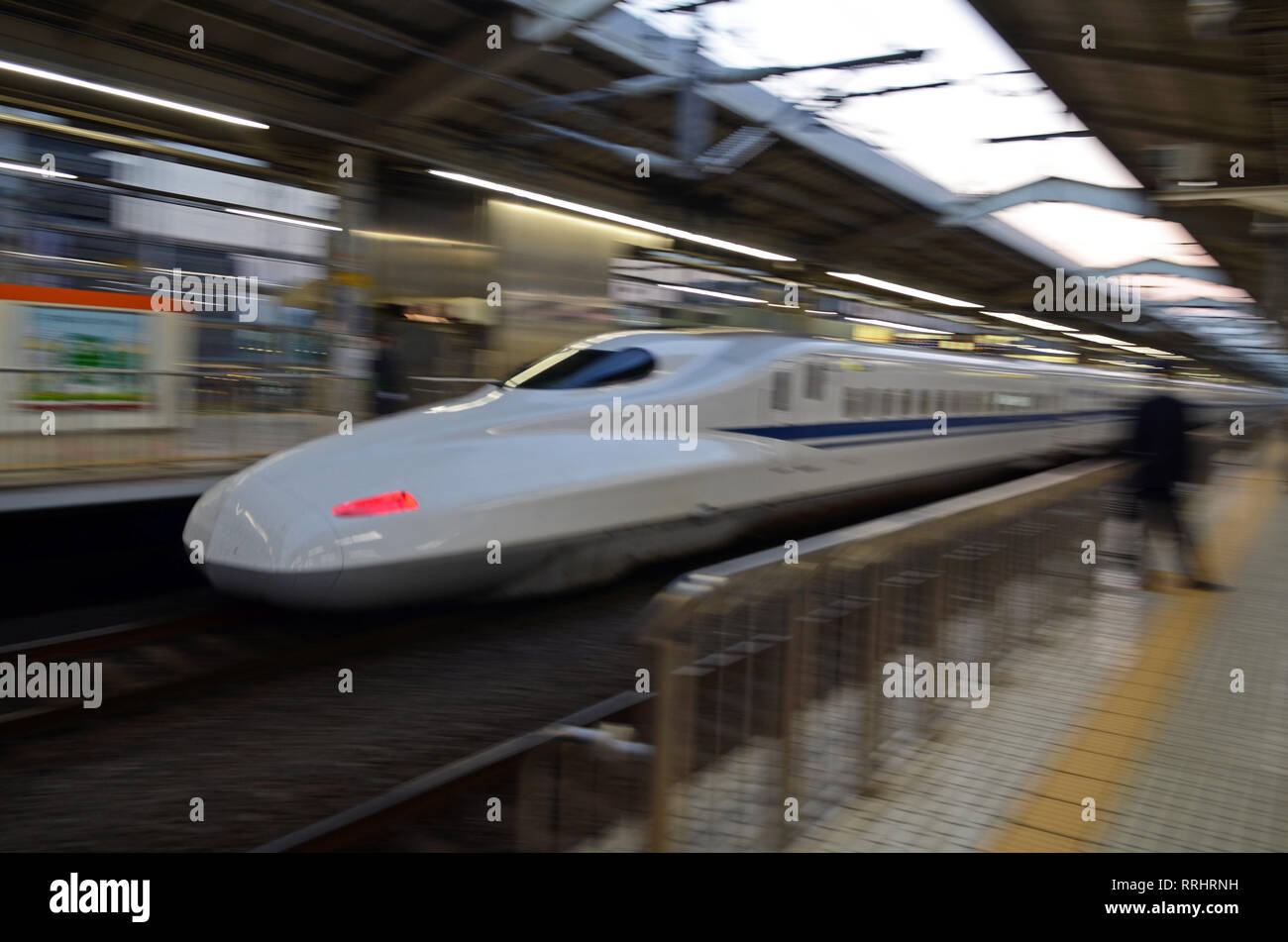 Shinkansen japanese bullet train motion hi-res stock photography and ...