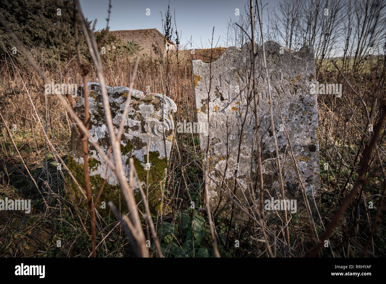 18th century tombstones hi-res stock photography and images - Alamy