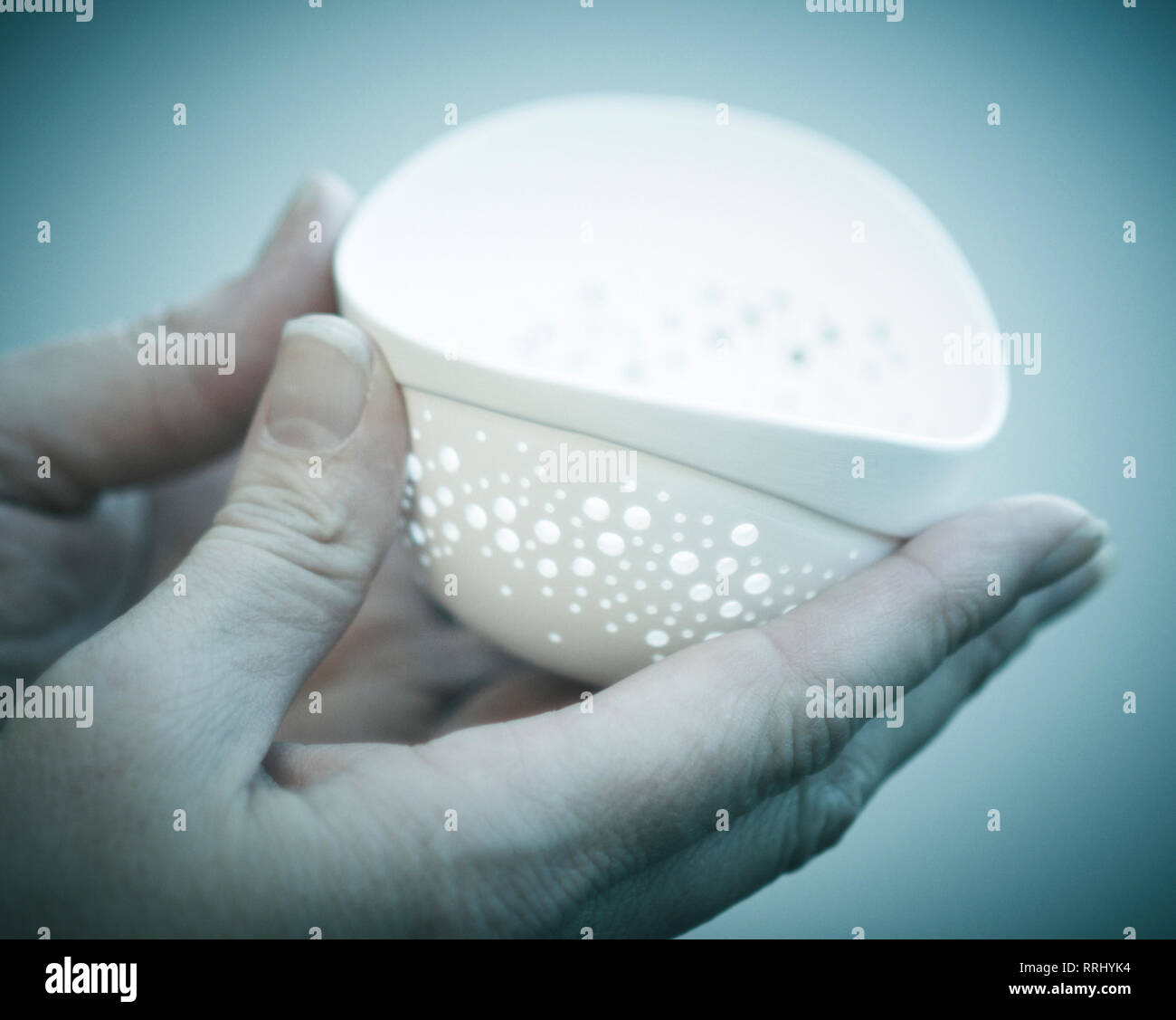 Two hands and envelope hi-res stock photography and images - Alamy