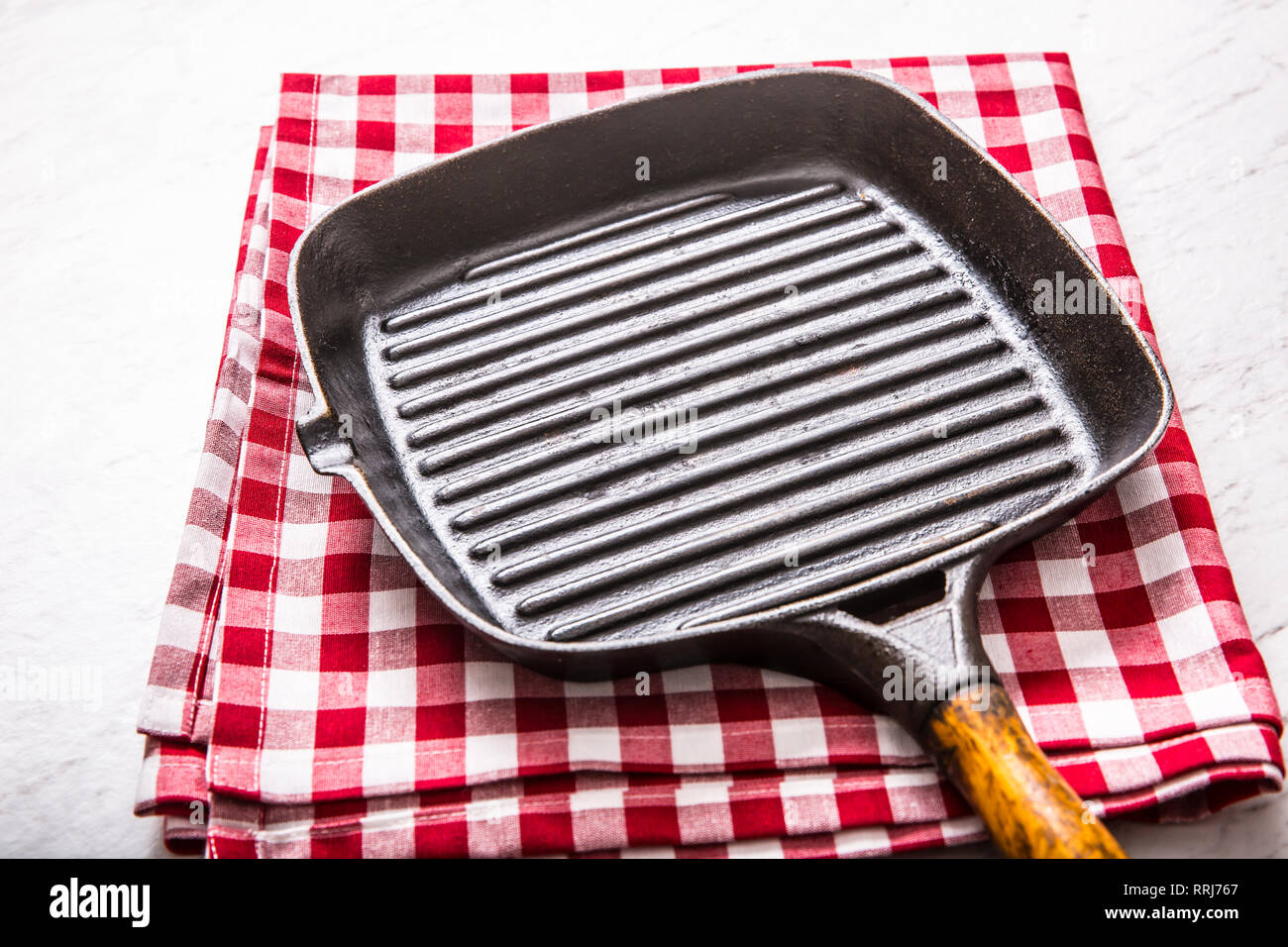 Empty grill hi-res stock photography and images - Alamy