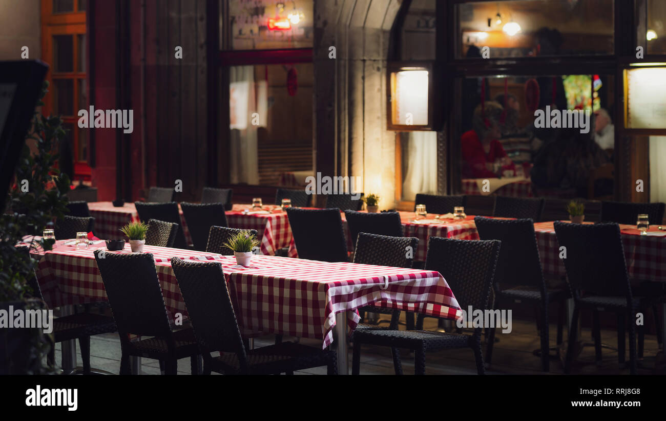 Lonely tables hi-res stock photography and images - Alamy