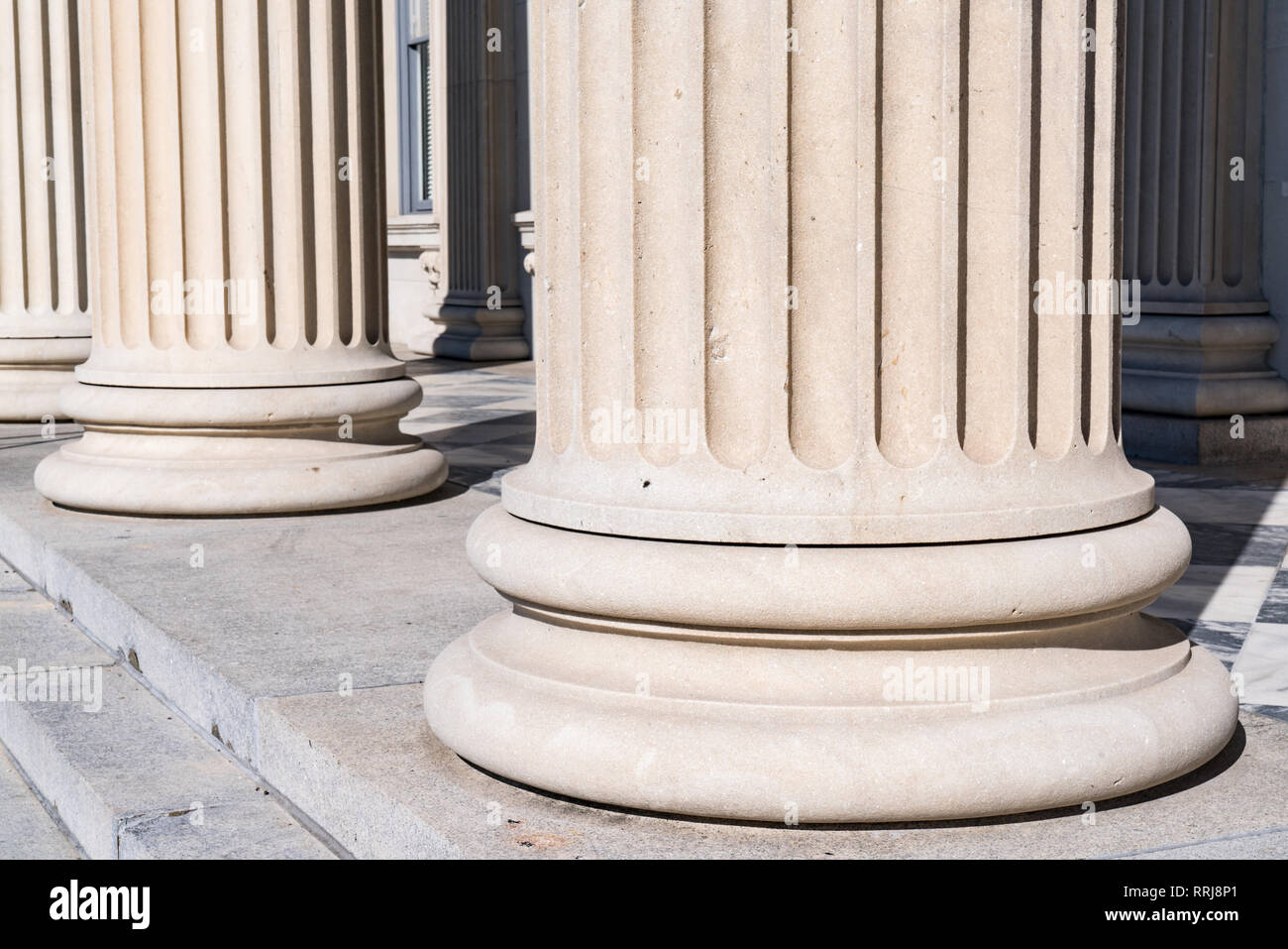 Fluted white marble columns hi-res stock photography and images - Alamy