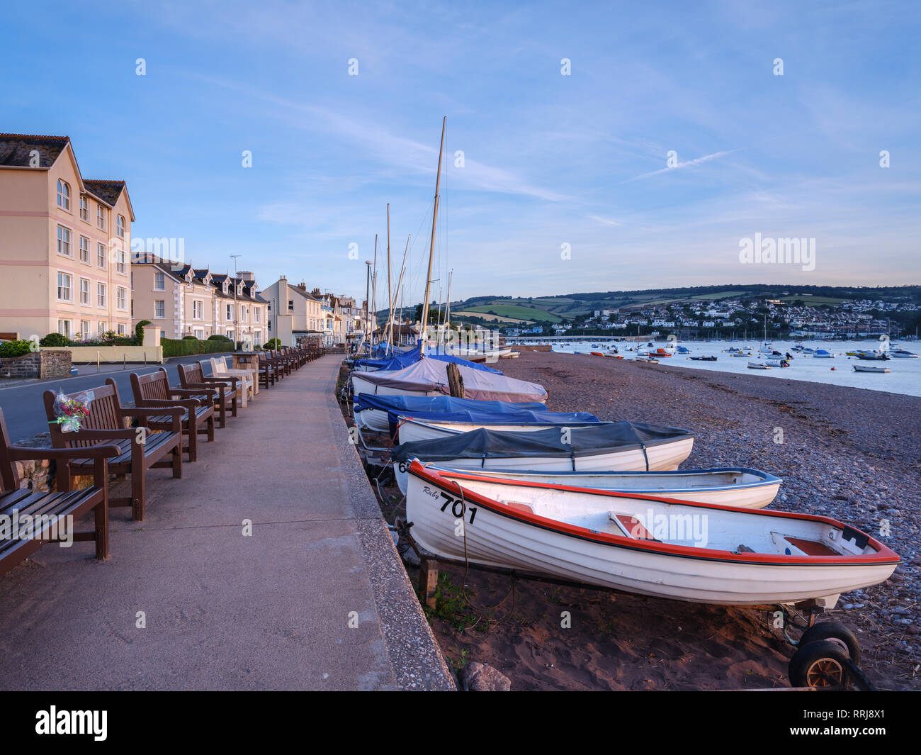Boats and benches lined up along the top of the beach at Shaldon, Devon ...