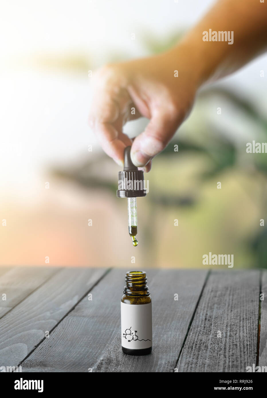 Hand holding pipette hi-res stock photography and images - Alamy