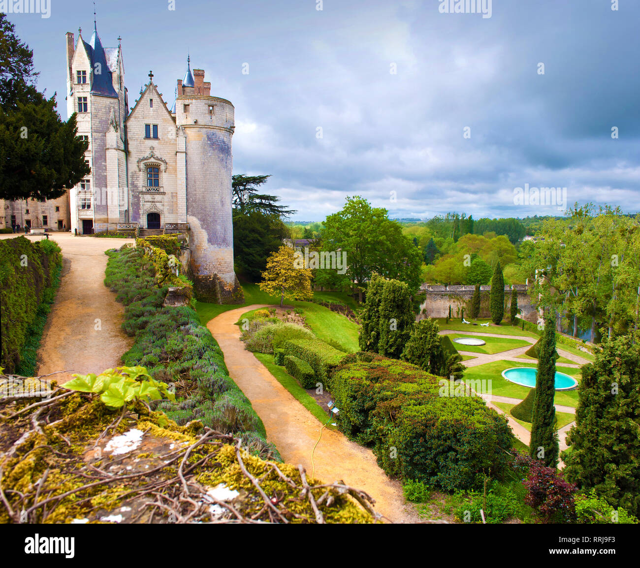 Empty courtyard hi-res stock photography and images - Alamy
