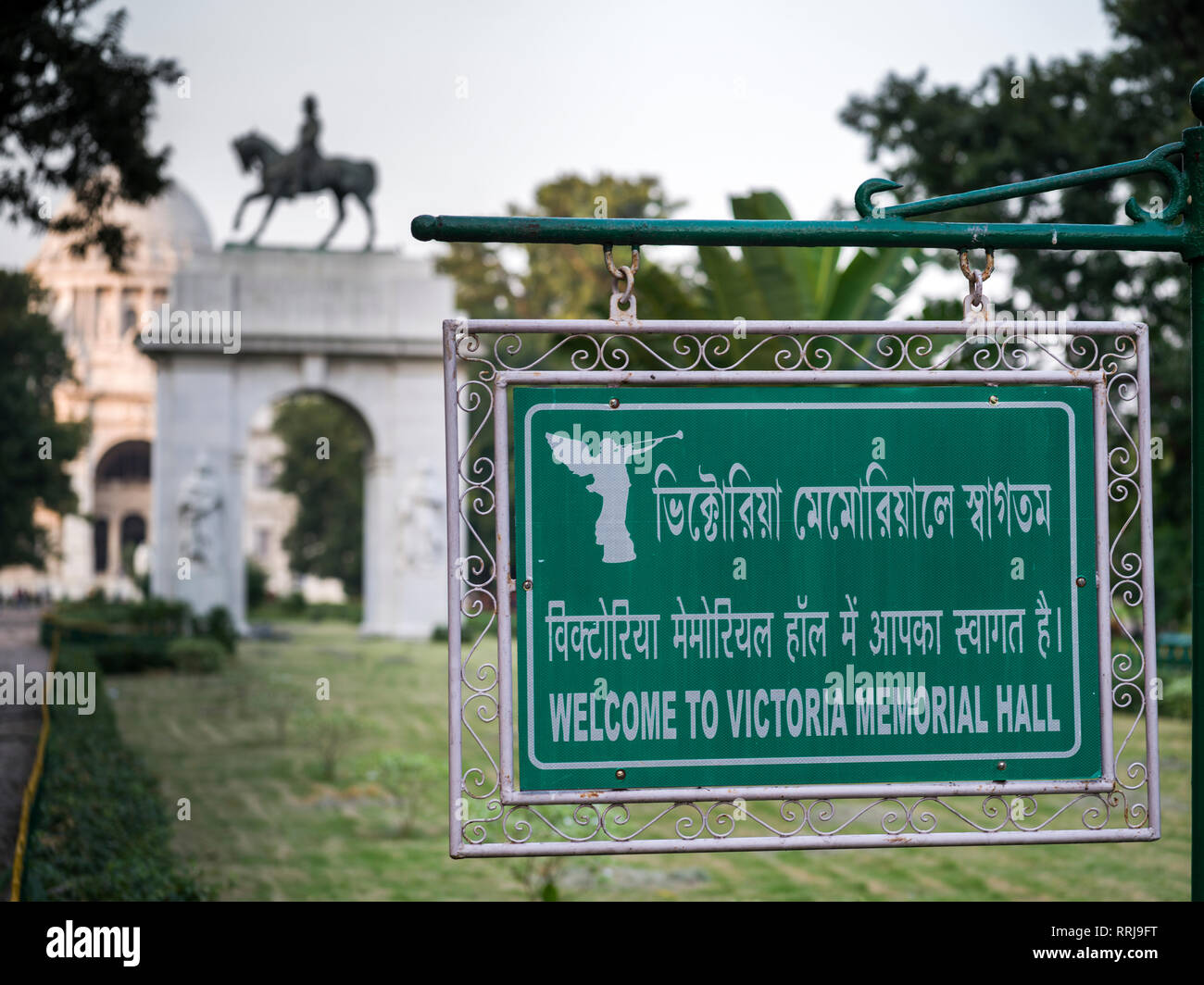 Multilingual Signage Stock Photos & Multilingual Signage Stock Images ...