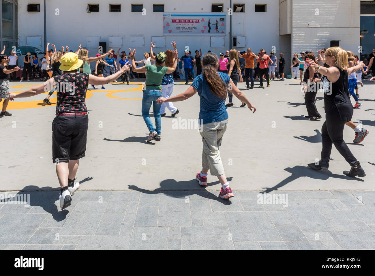 Israeli folk dance hi-res stock photography and images - Alamy