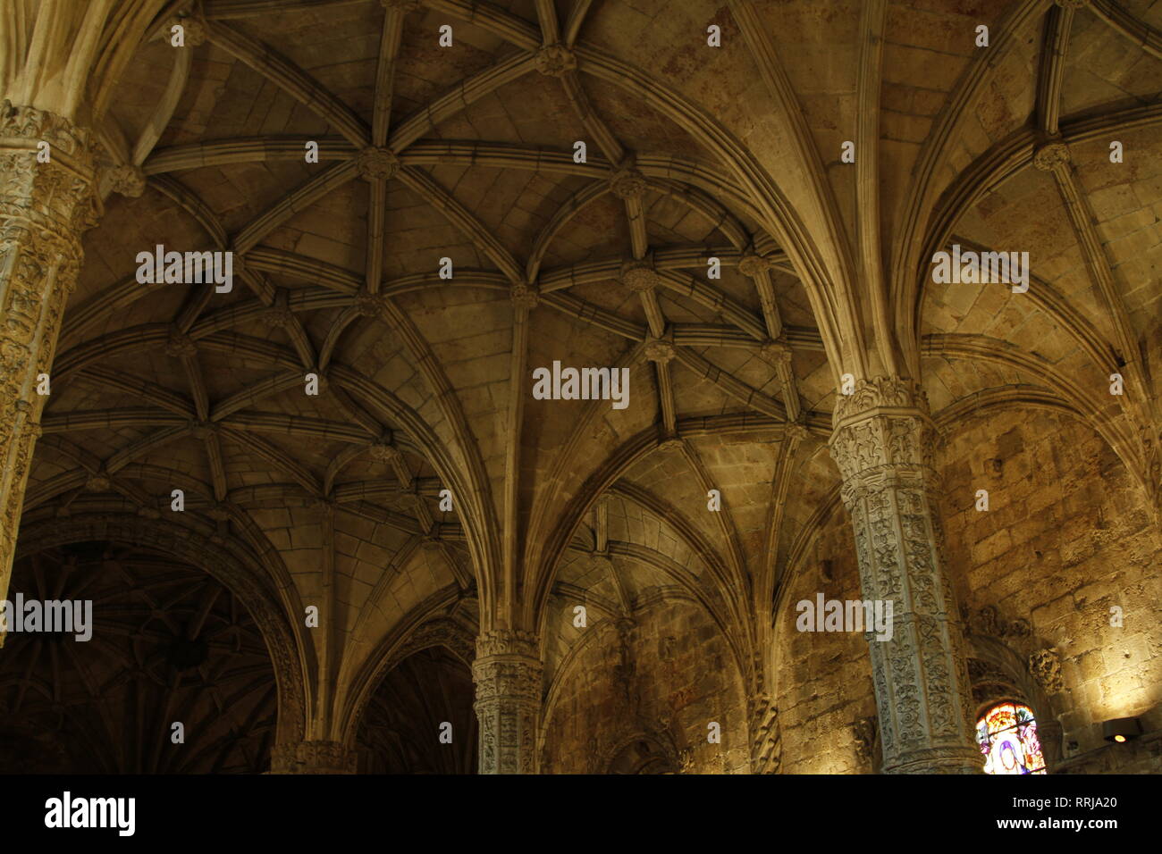 Ceiling and detail of the Manueline style architecture in the Cloisters ...