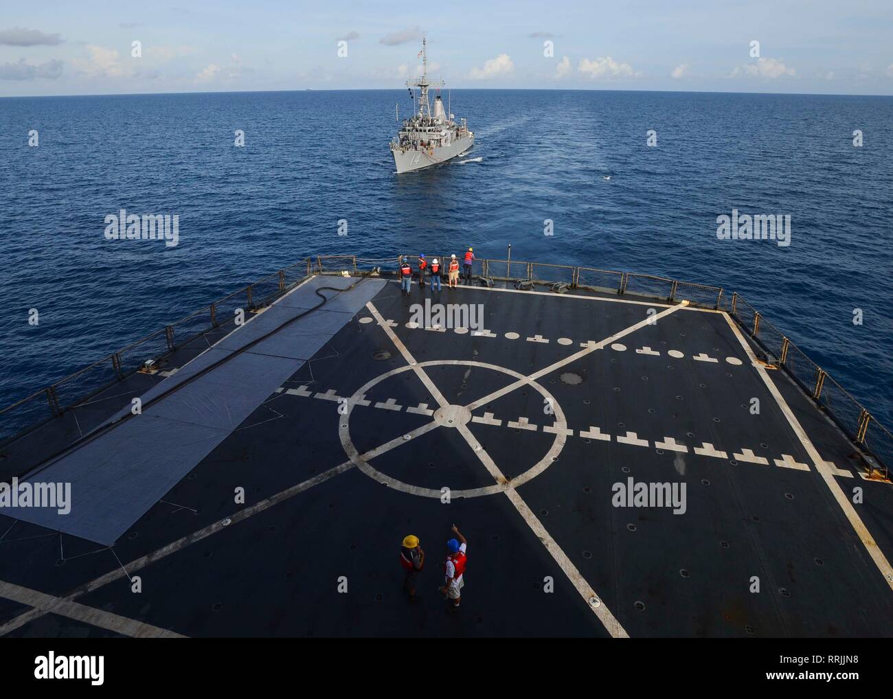 Uss chief mcm 14 hi-res stock photography and images - Alamy
