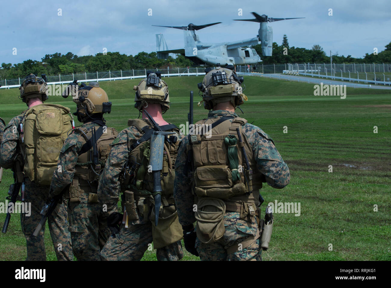 Four combat ready marines hi-res stock photography and images - Alamy