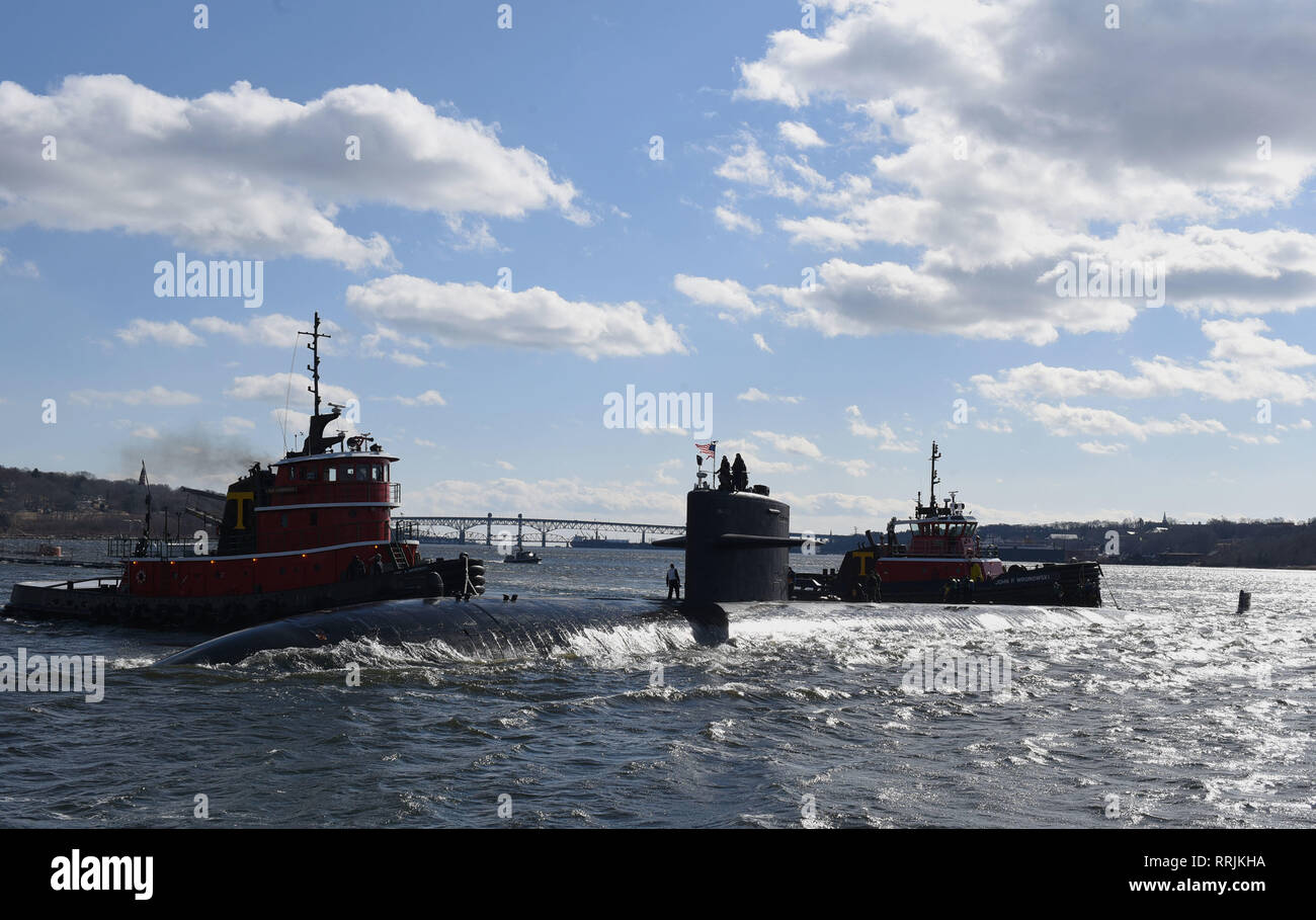 Fast attack submarine uss pittsburgh ssn 720 hi-res stock photography ...