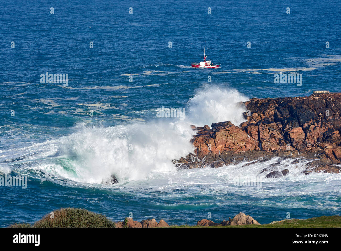 Coast fishing boat hi-res stock photography and images - Alamy