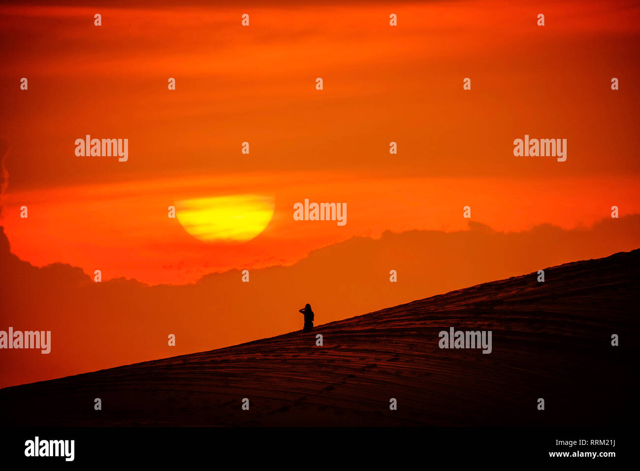 Sitting down in the sand hi-res stock photography and images - Alamy