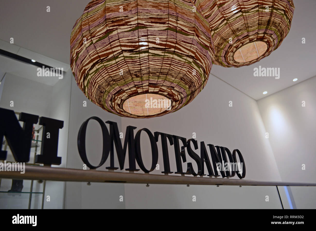 Shopping in Omotesando, Tokyo Stock Photo - Alamy