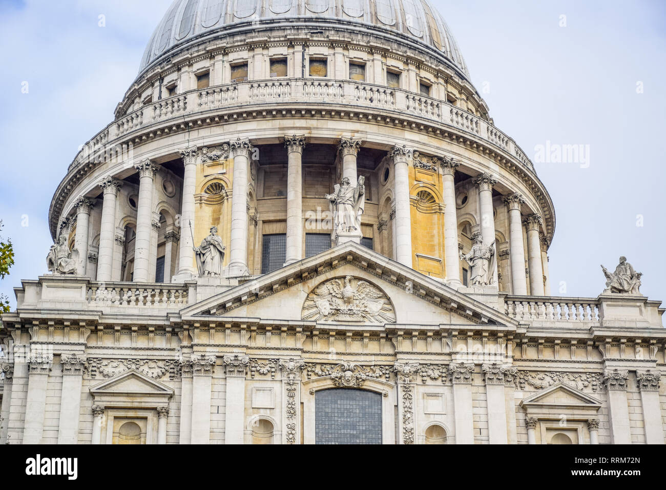 Ludgate hill the highest point of the city of hi-res stock photography ...
