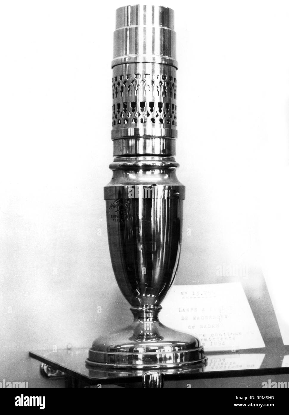 Magnesium lamp hi-res stock photography and images - Alamy