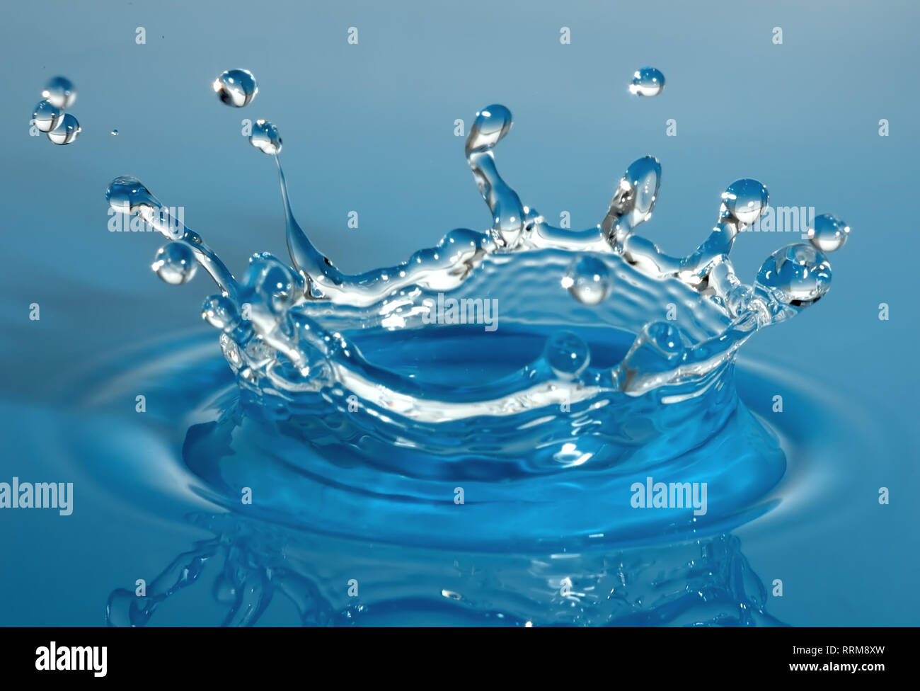 Blue water splash in shape of crown Stock Photo - Alamy