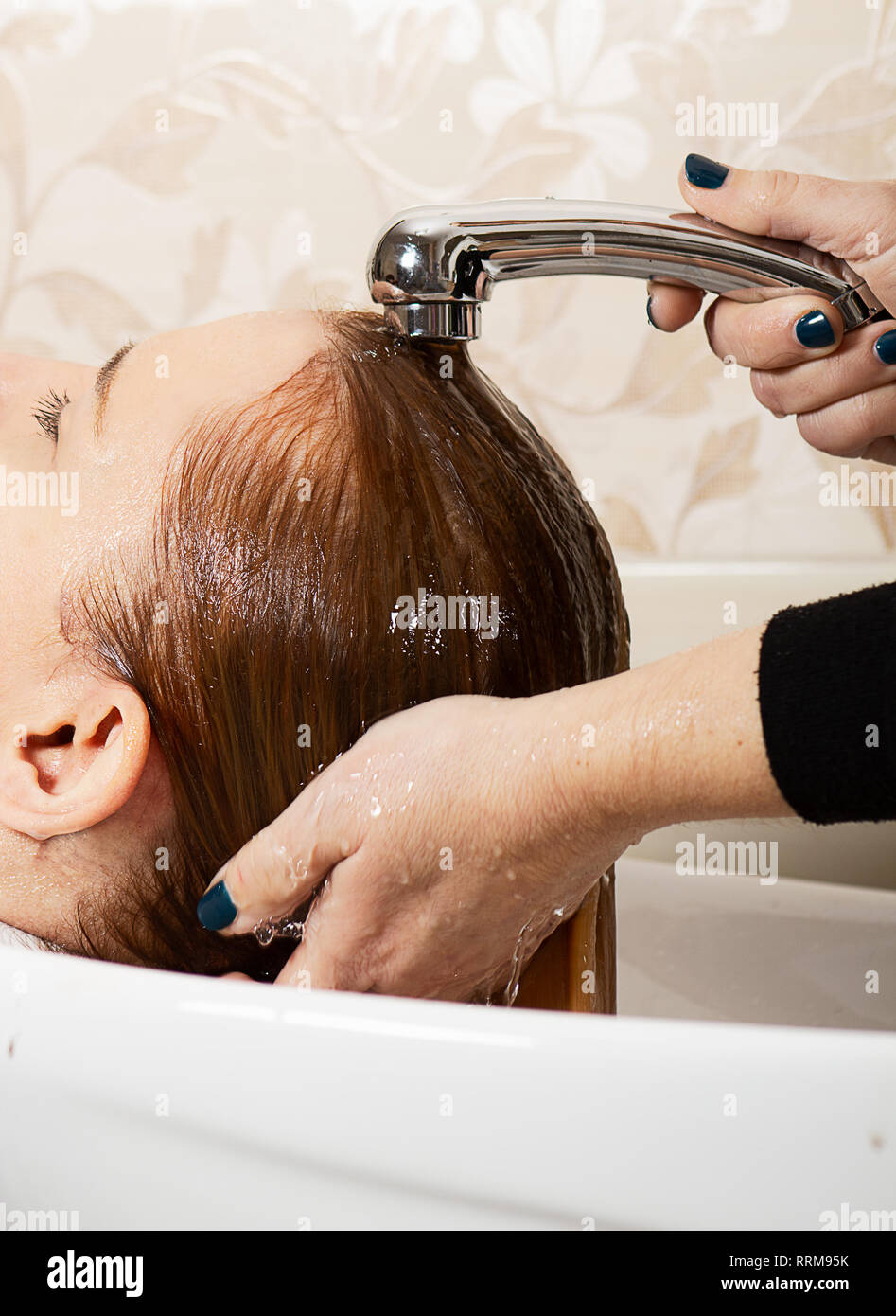 Hairdresser washing young womans hair hi-res stock photography and ...