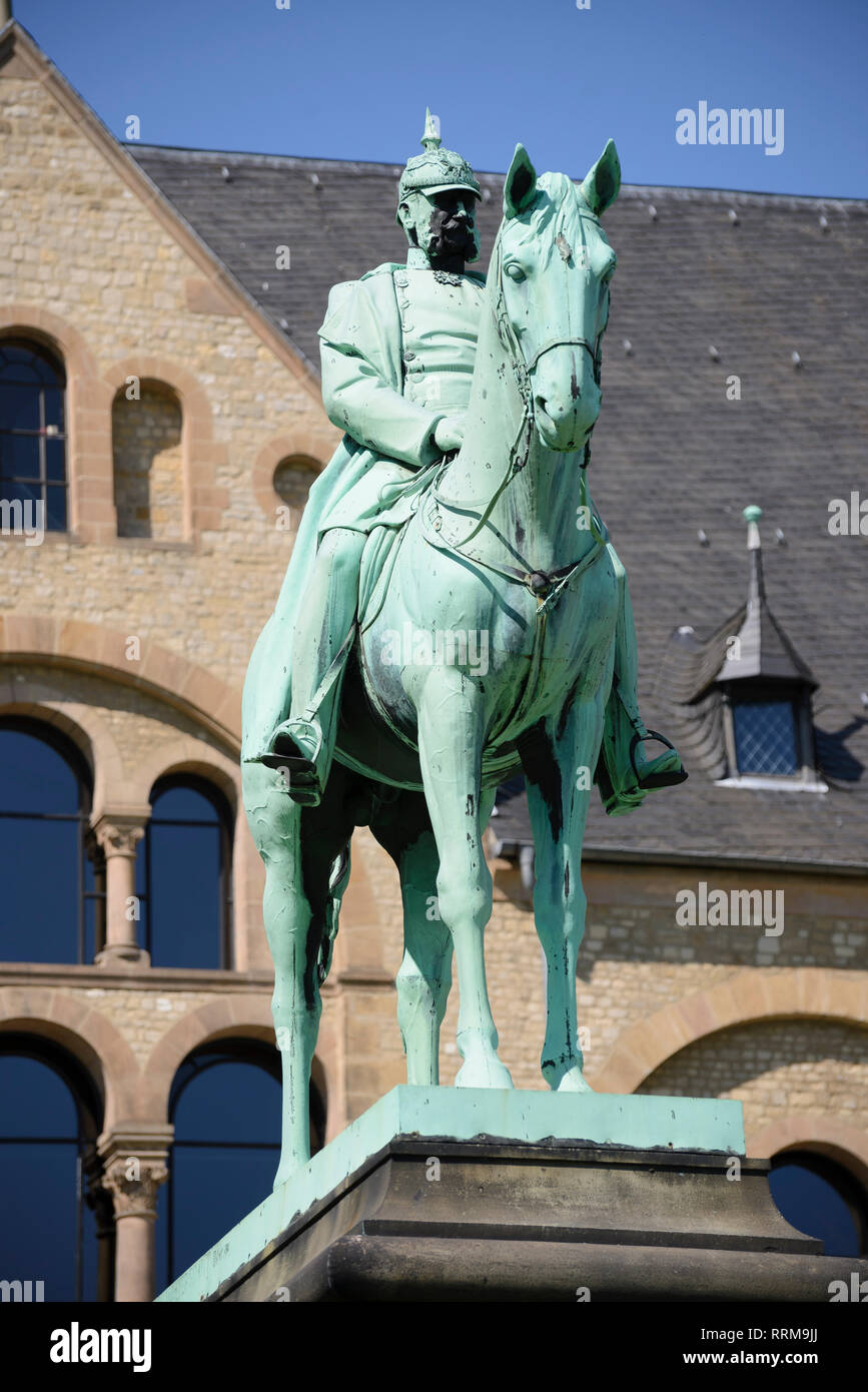 Kaiserpfalz mit Reiterstandbild Kaiser Wilhelm, Goslar, Harz, Niedersachsen, Deutschland Stock ...