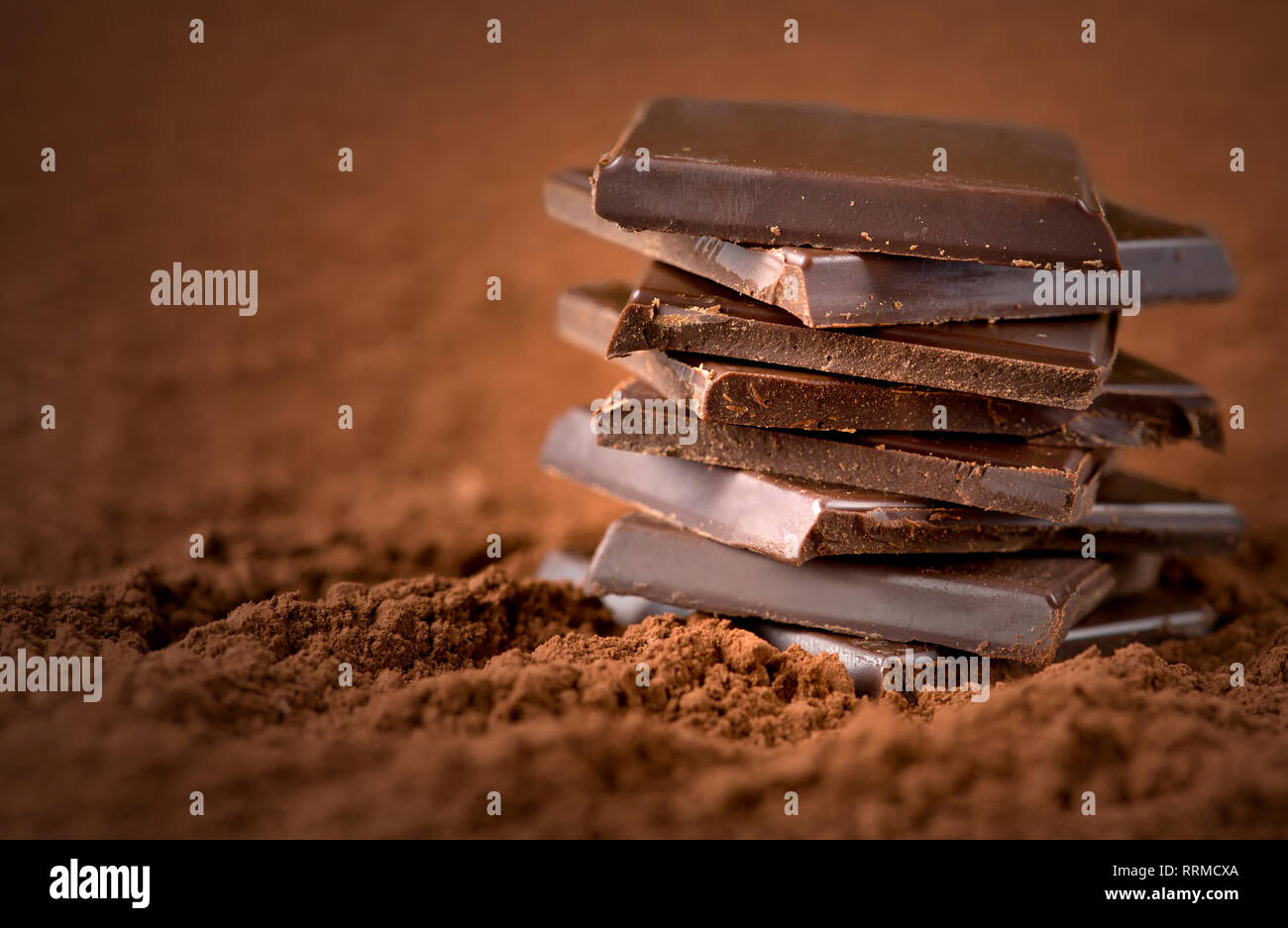 Breaking chocolate bar hi-res stock photography and images - Alamy