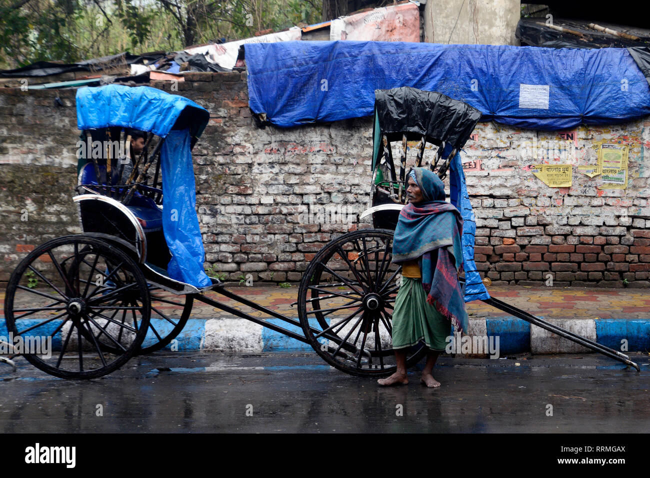 Hand pulling rickshaw puller pulling hi-res stock photography and ...