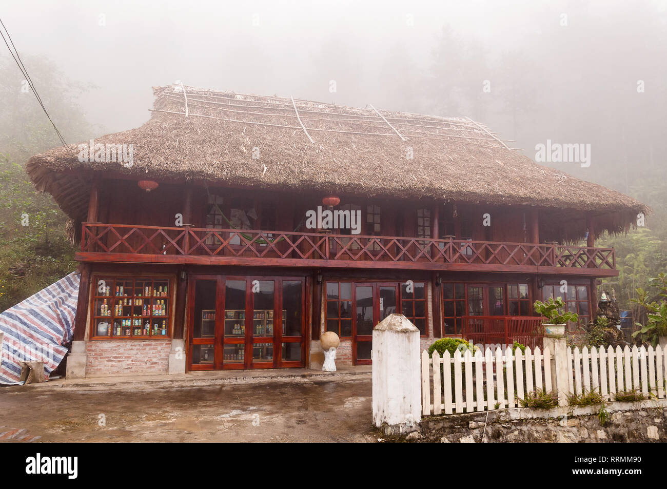 Thatched shop hi-res stock photography and images - Alamy