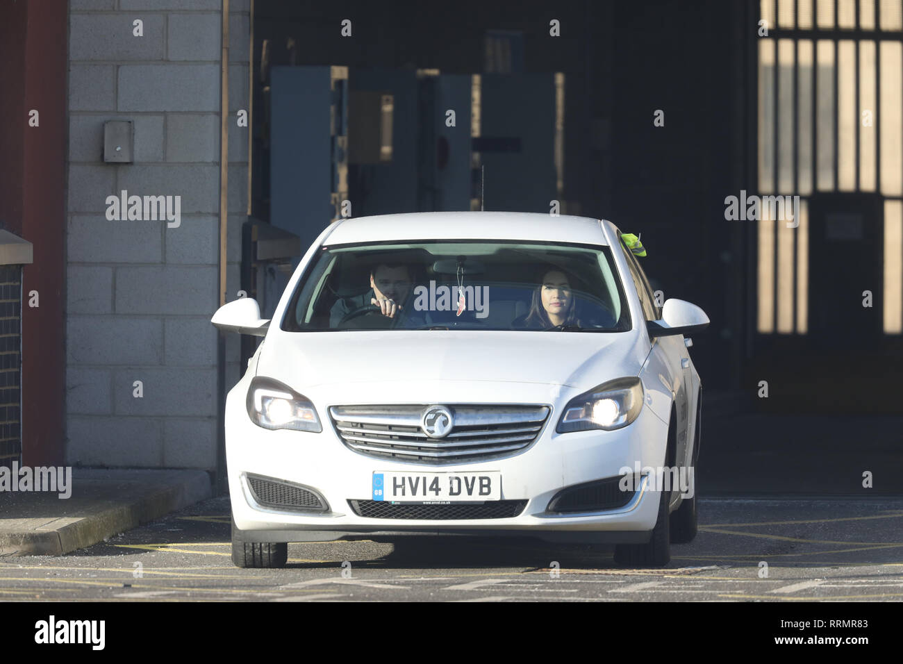 The car containing peterborough mp fiona onasanya leaves hmp ...