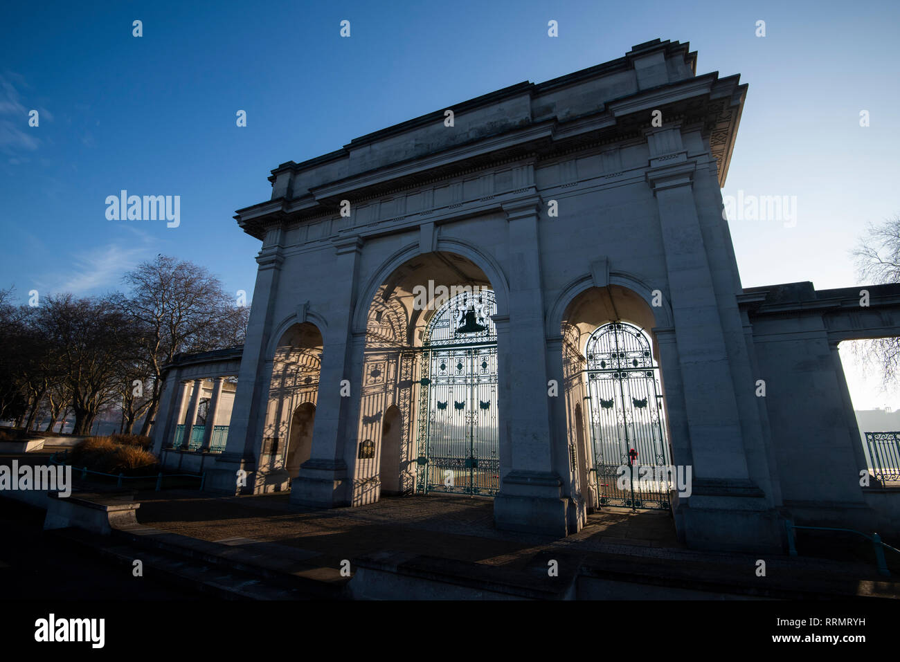 Early Morning Light at Victoria Embankment Park in Nottingham ...