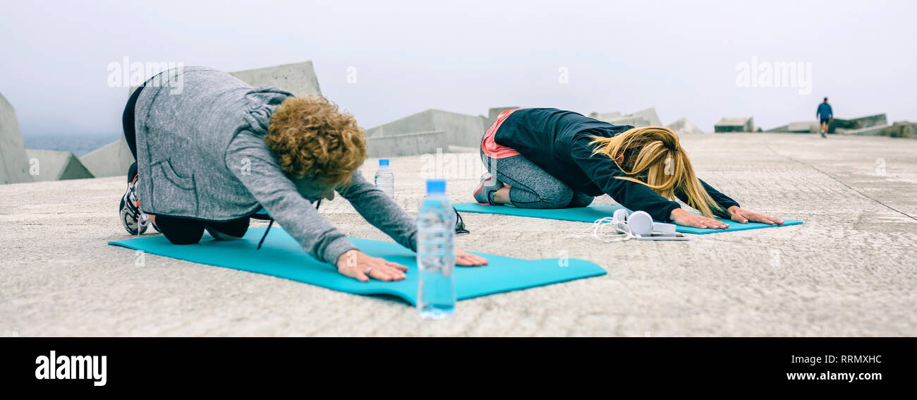 Back stretching hi-res stock photography and images - Alamy