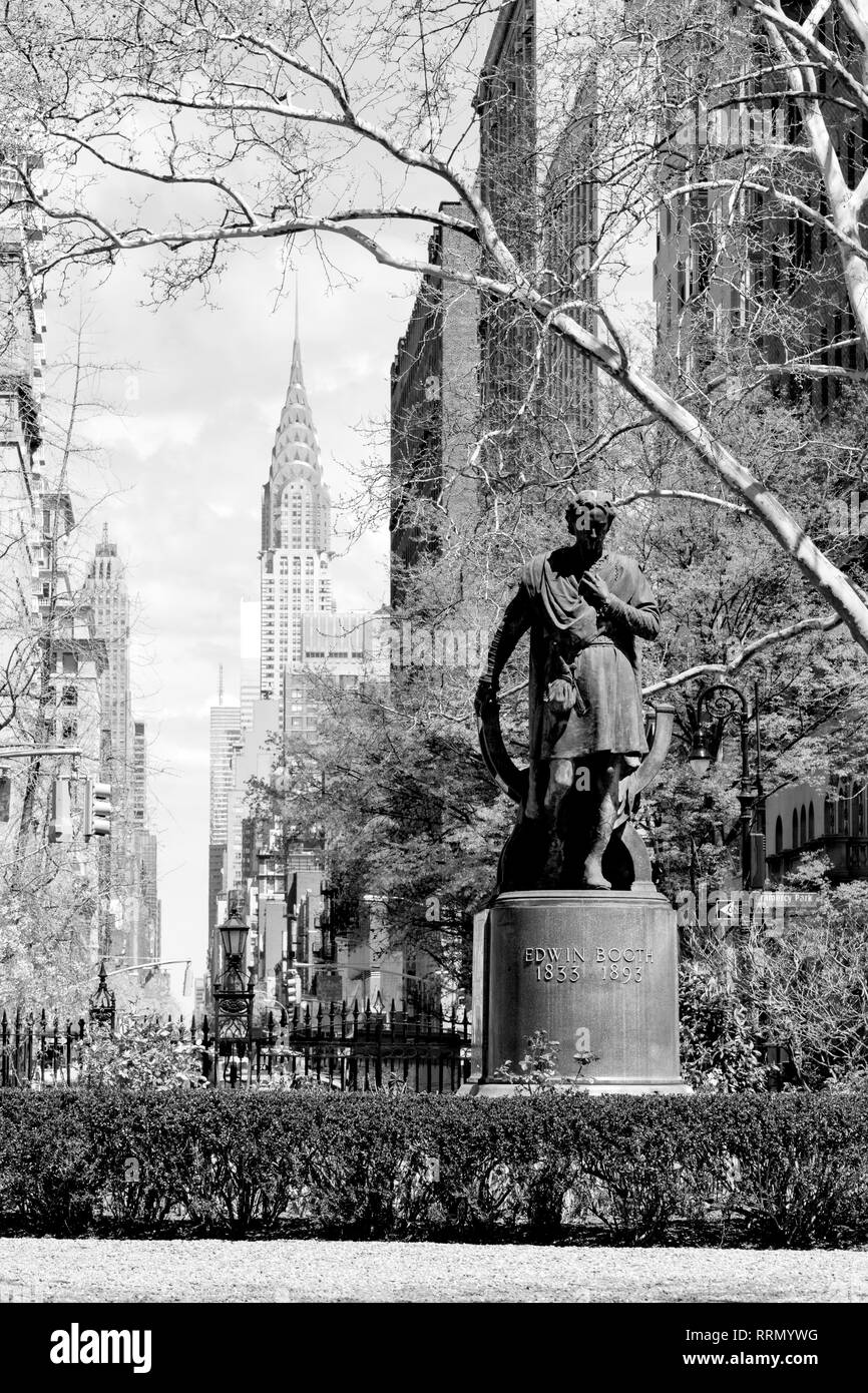 USA, American, New York, Manhattan, Gramercy Park, Edwin Booth Statue ...