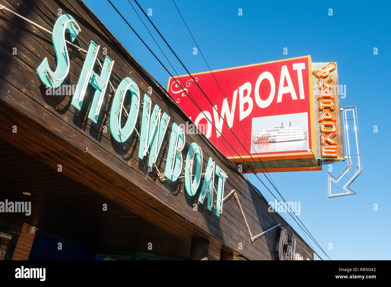 Showboat venue, club, cabaret,bar,food. Avenida Doctor Severo Ochoa ...