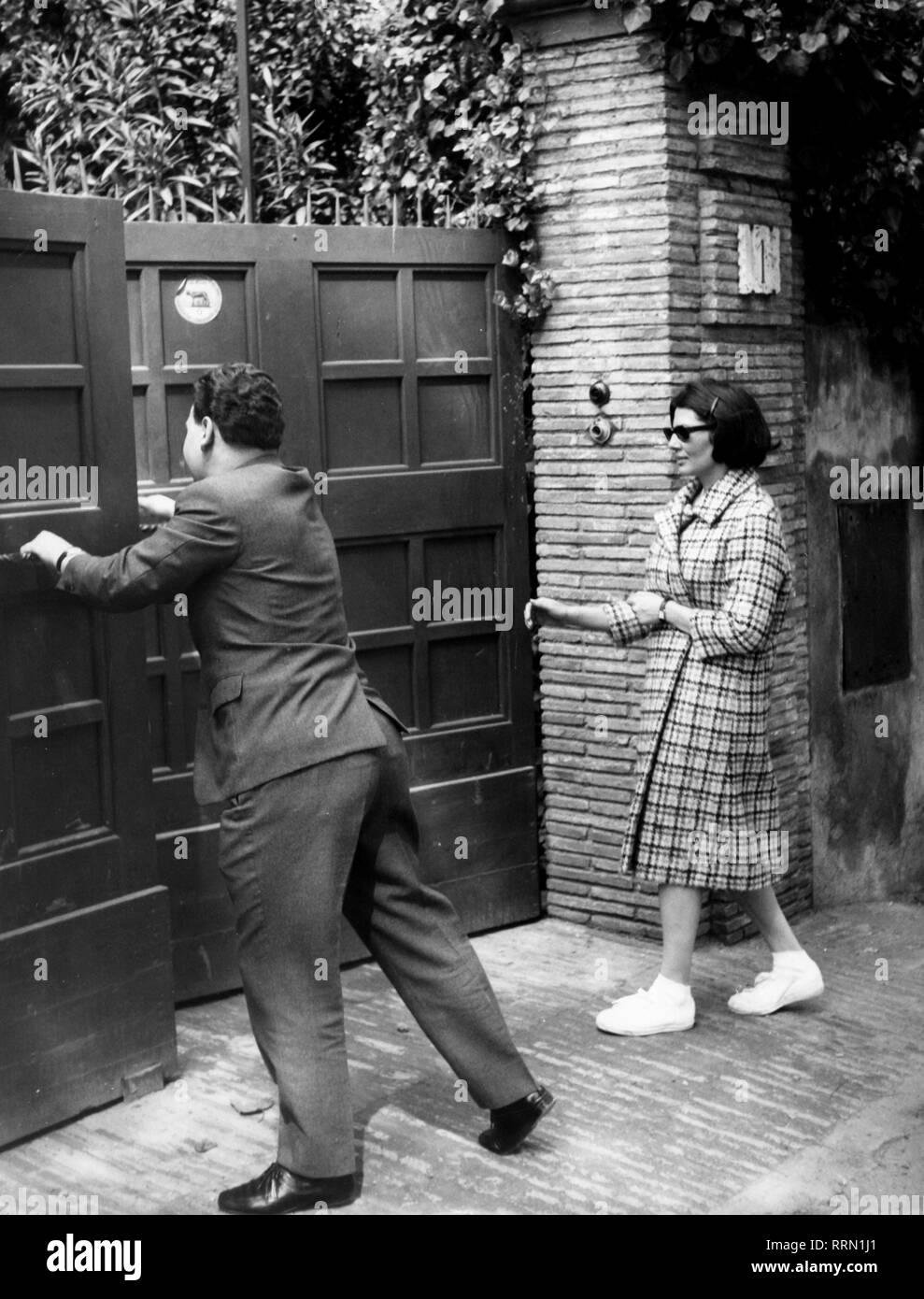 Full house houses Black and White Stock Photos & Images - Alamy