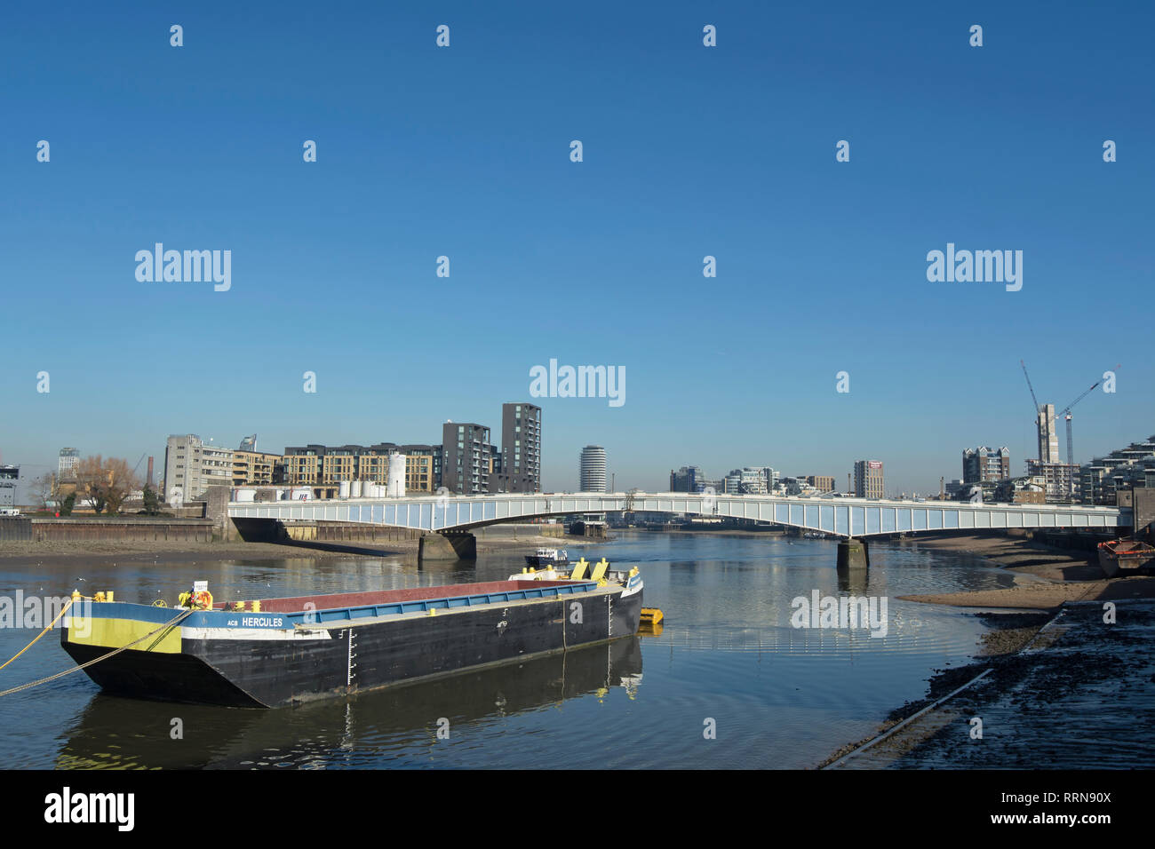 Wandsworth bridge hi-res stock photography and images - Alamy