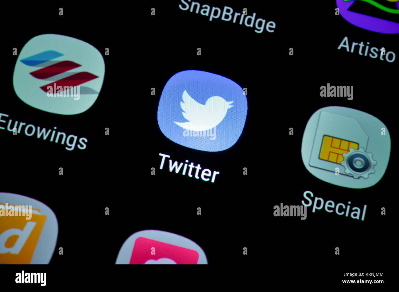 Smartphone, display, ext., Twitter, Display, App Stock Photo - Alamy