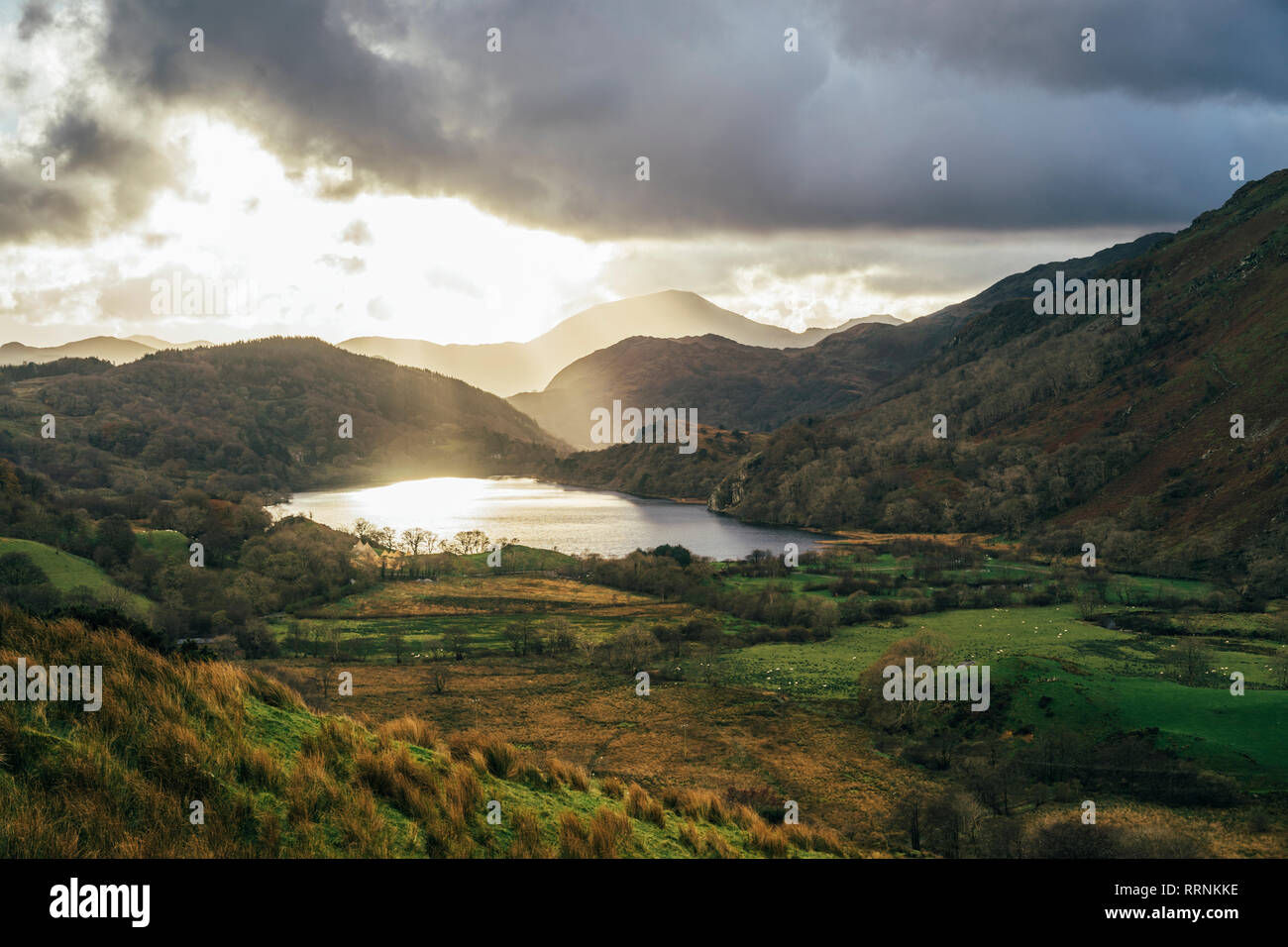 Scenic, remote sunset landscape and lake view, Snowdonia NP, UK Stock ...