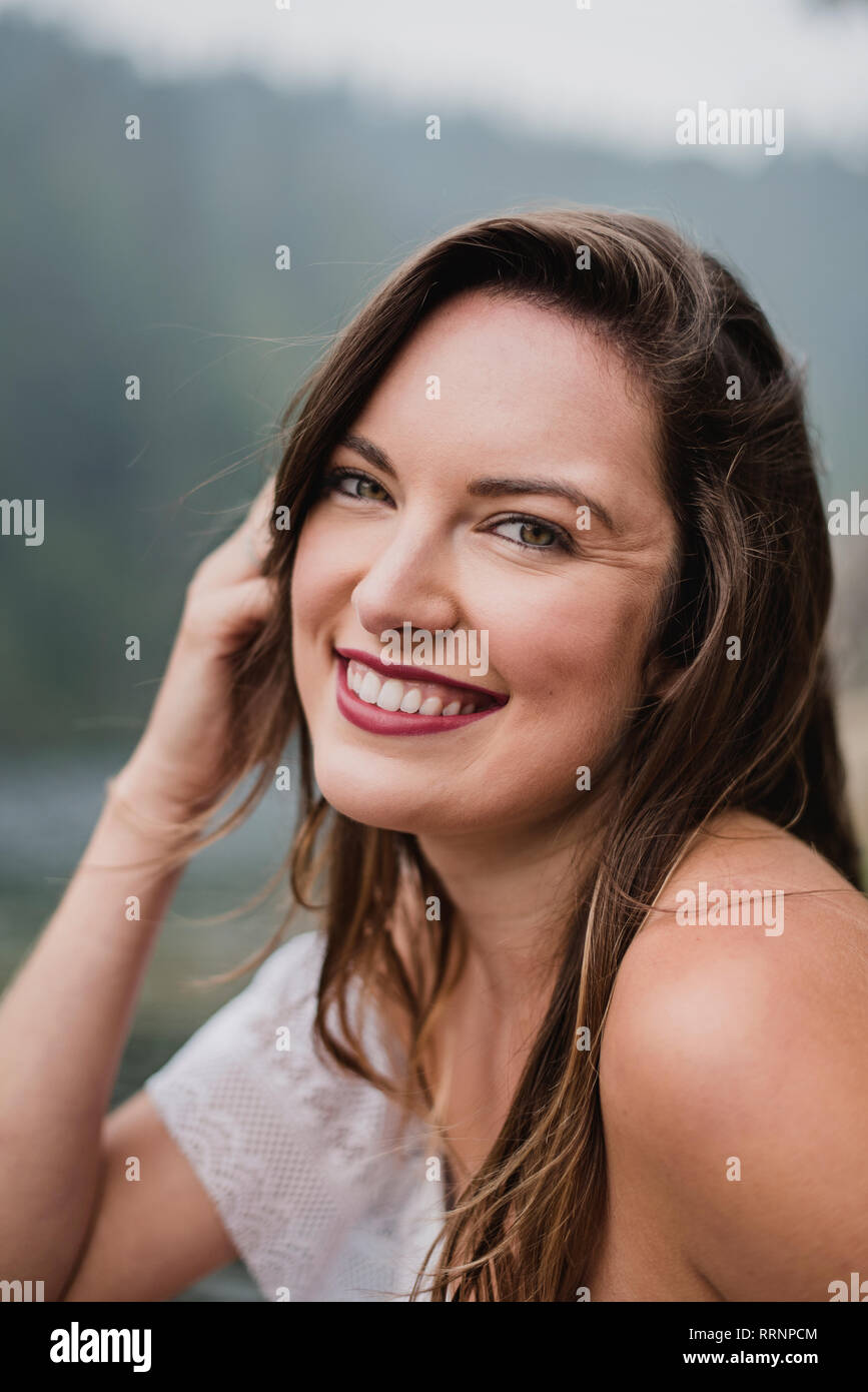 Young beauty smiling hi-res stock photography and images - Alamy