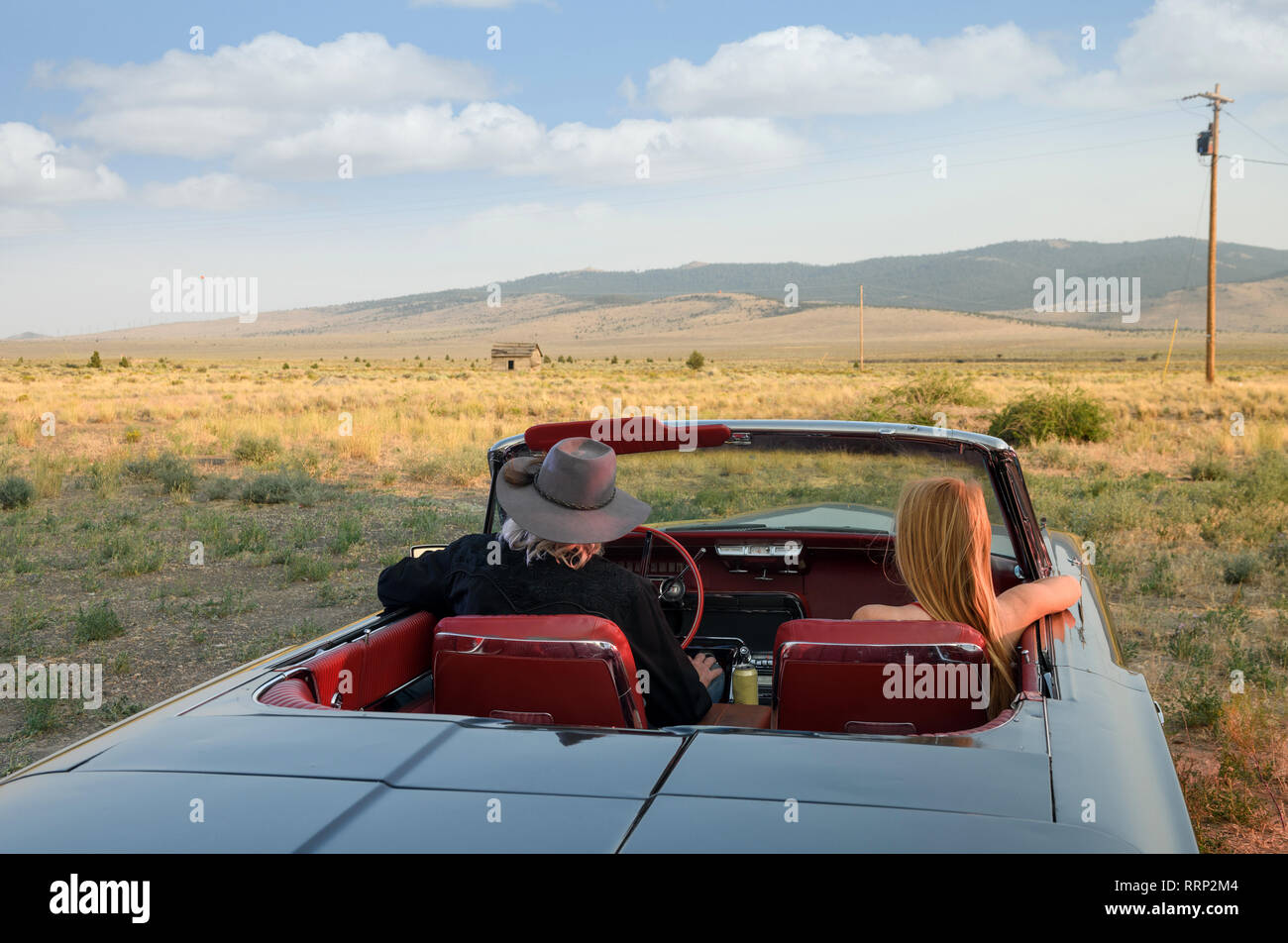 American classic car desert hi-res stock photography and images - Alamy