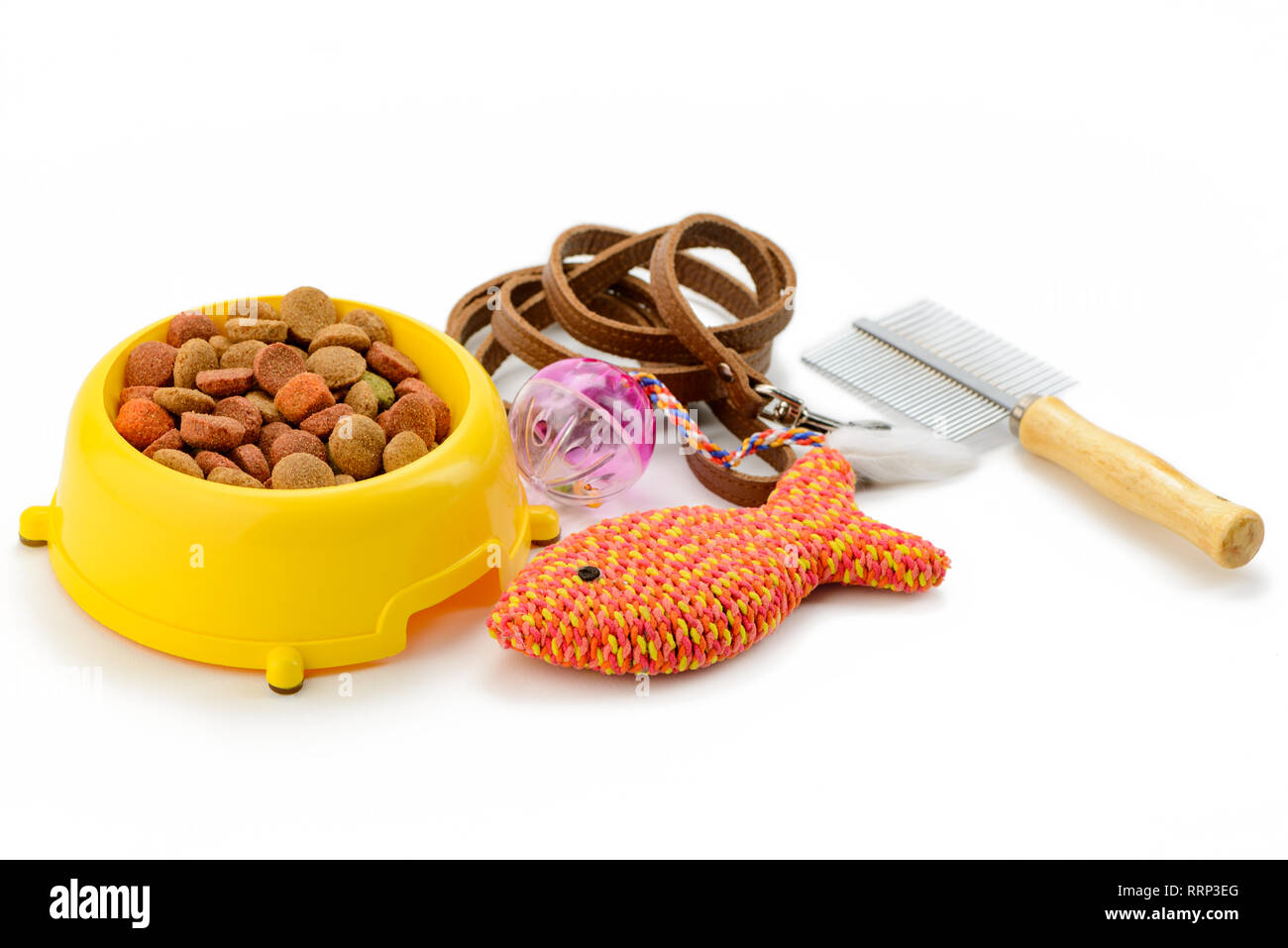Dog cat food kibble Cut Out Stock Images & Pictures - Alamy