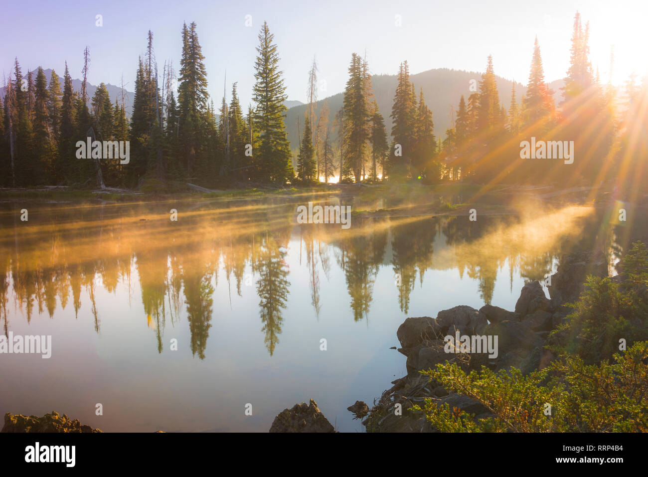 Images from Sparks Lake in the Deschutes National Forest near Bend ...