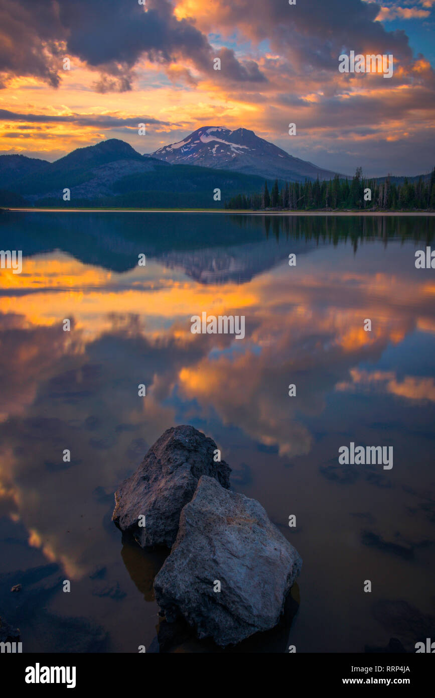 Images from Sparks Lake in the Deschutes National Forest near Bend ...