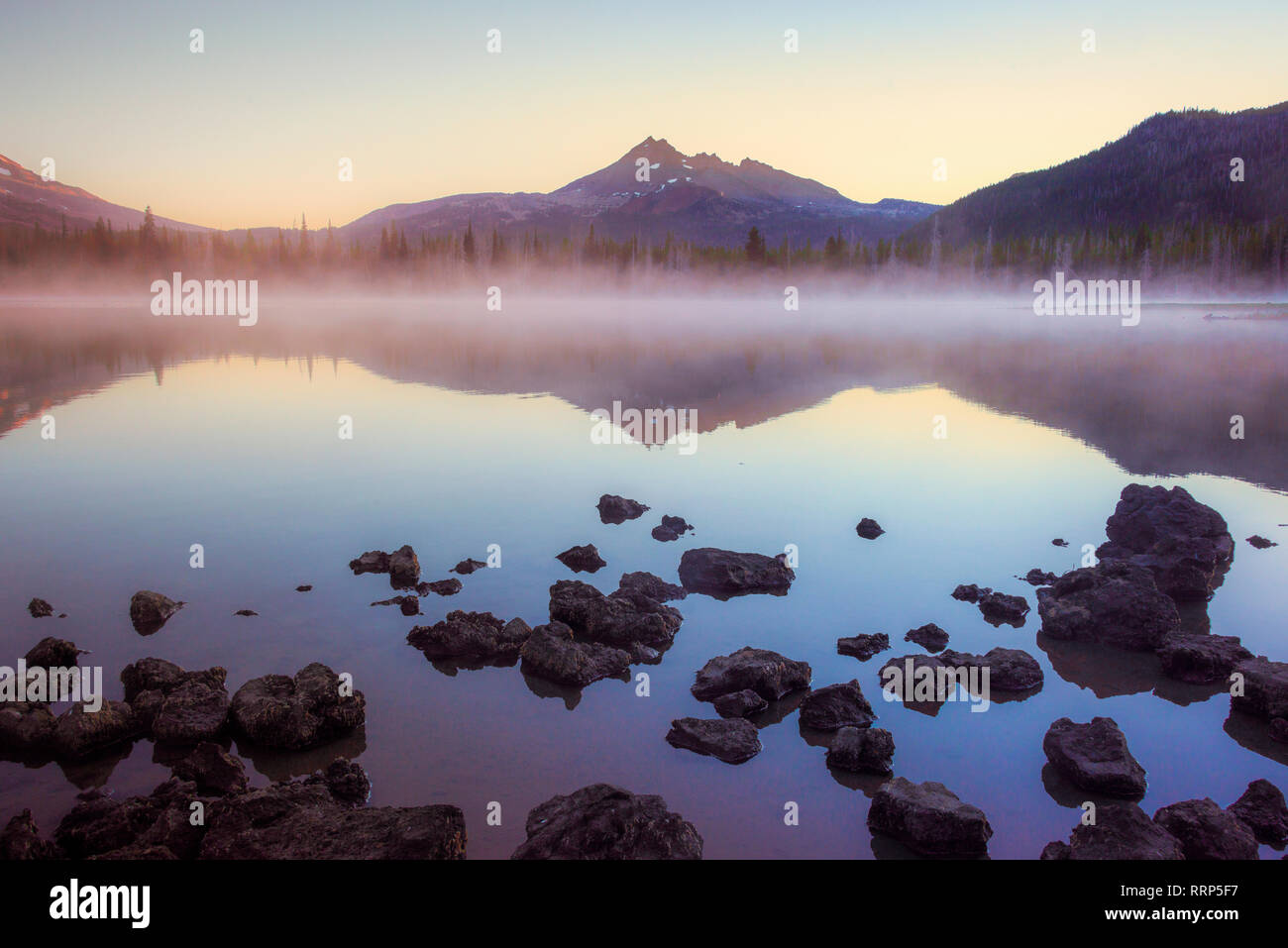Images from Sparks Lake in the Deschutes National Forest near Bend ...
